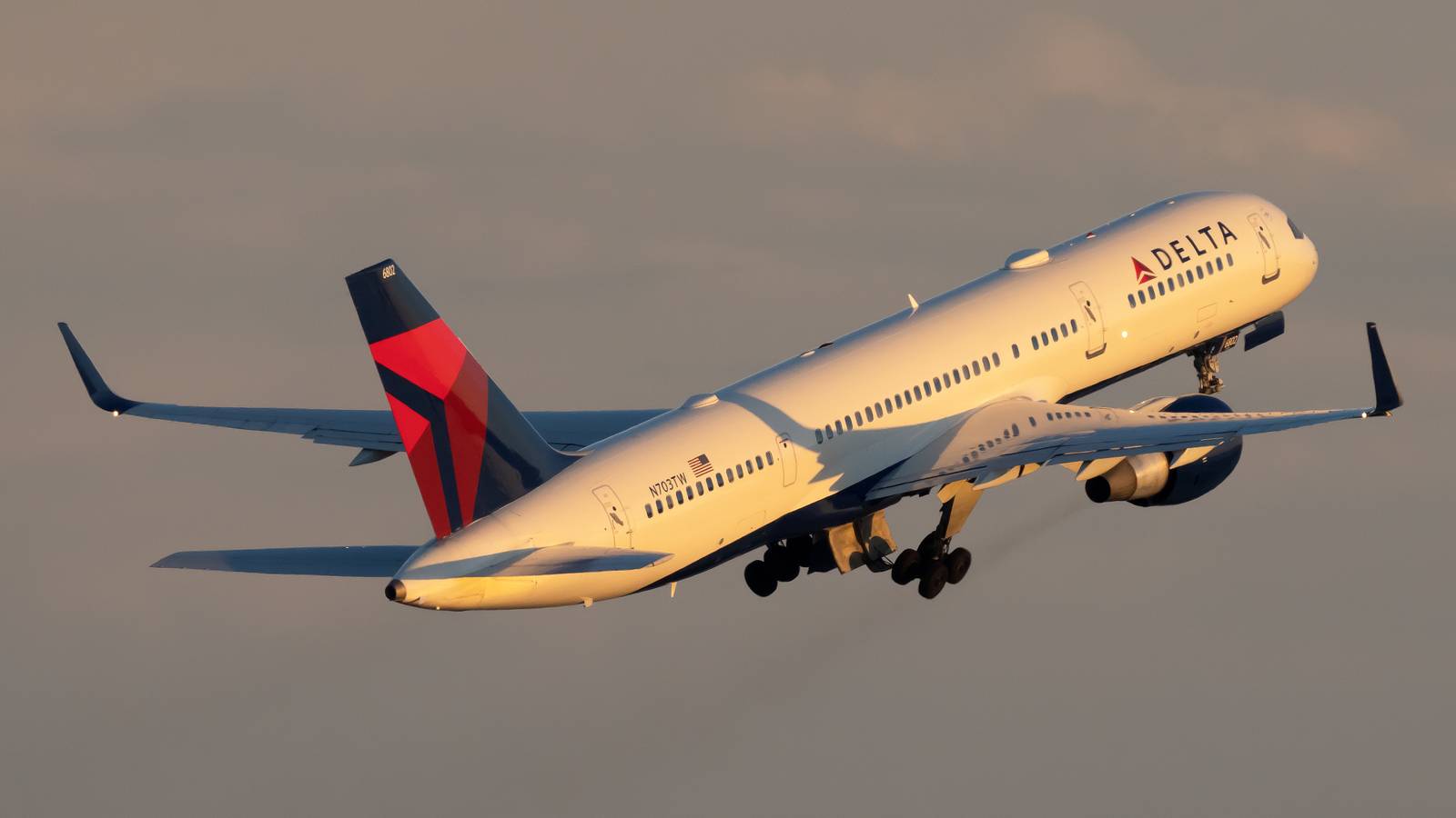 Delta Air Lines Boeing 757 Makes Emergency Landing Due To Smoke Inside ...