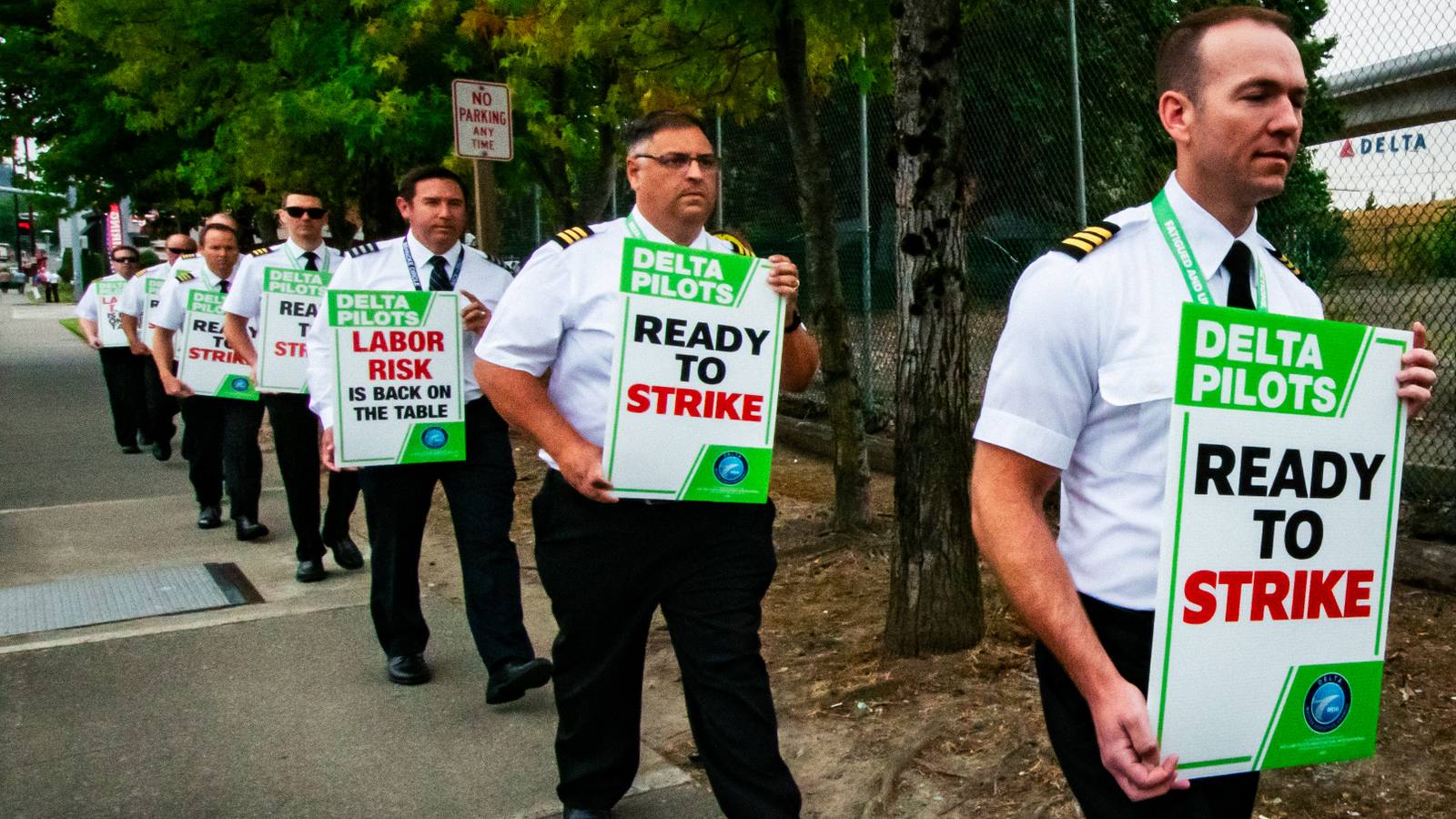 United & Delta Pilots Picket At Multiple US Airports