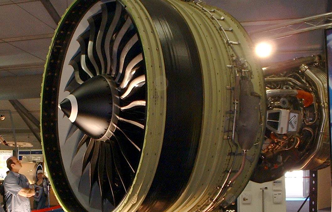 Which Records Does The General Electric GE90 Hold?