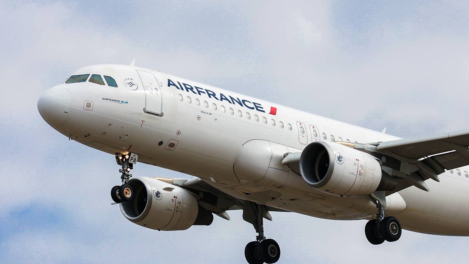 Strikes Set To Cause French Flight Cancelations On Friday