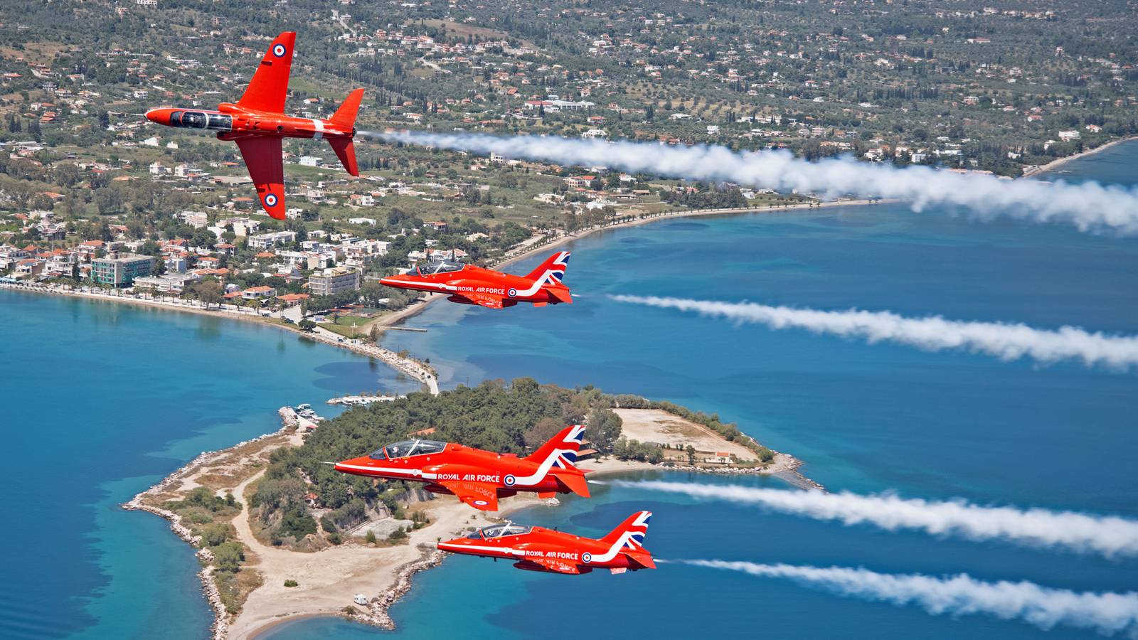 How Many Hours Must Pilots have To Fly In Display Teams?