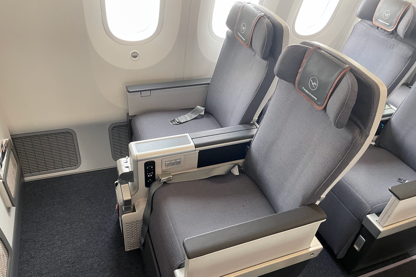 Flight Review: Lufthansa's Inaugural Boeing 787-9 Flight