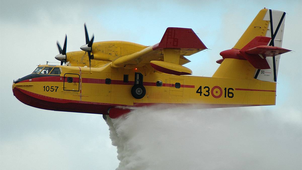 55 Years Of Flight: The Story Of The The Canadair CL-215 'Scooper'