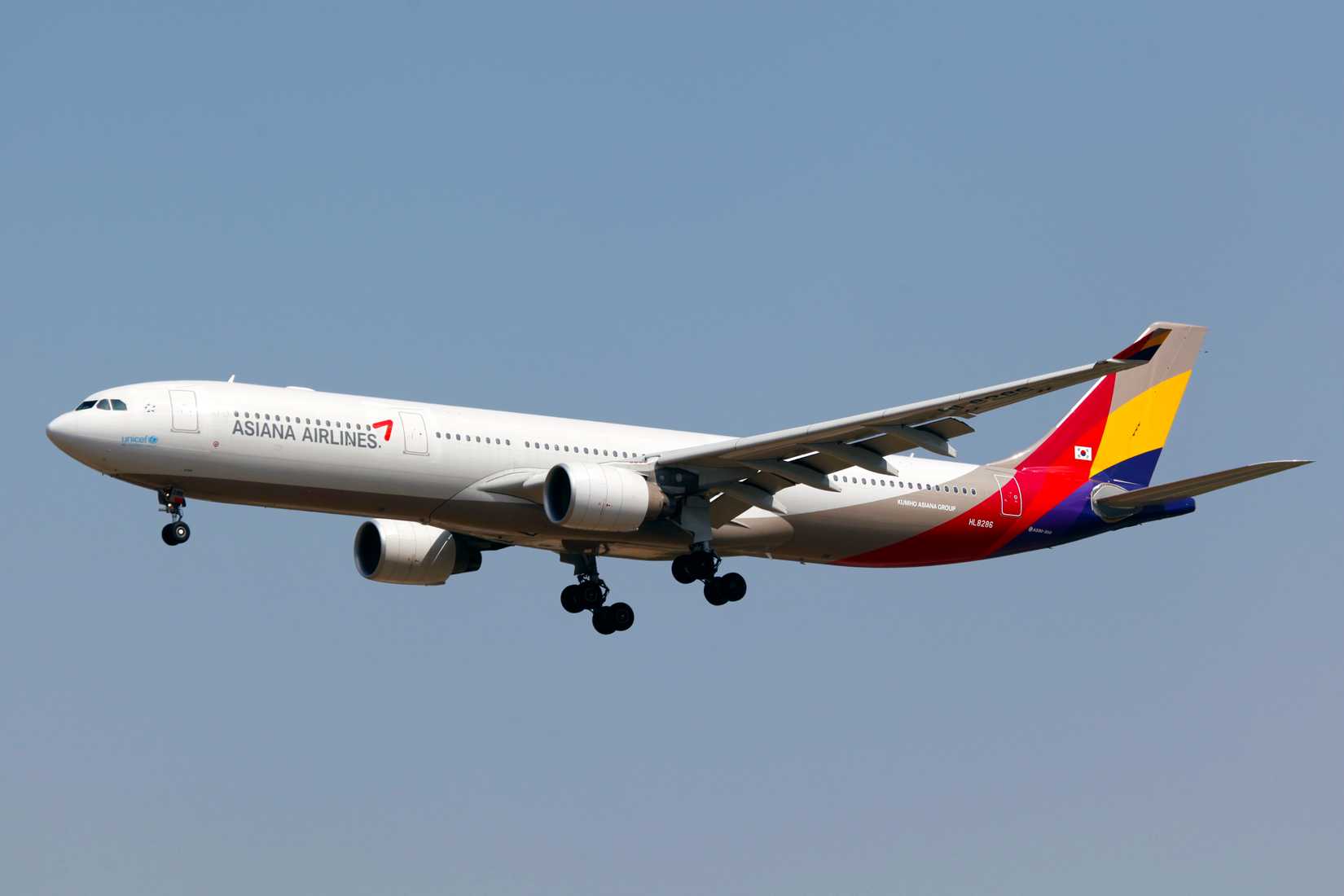 Passenger Suffers Burns After Lithium Power Bank Catches Fire On Asiana ...