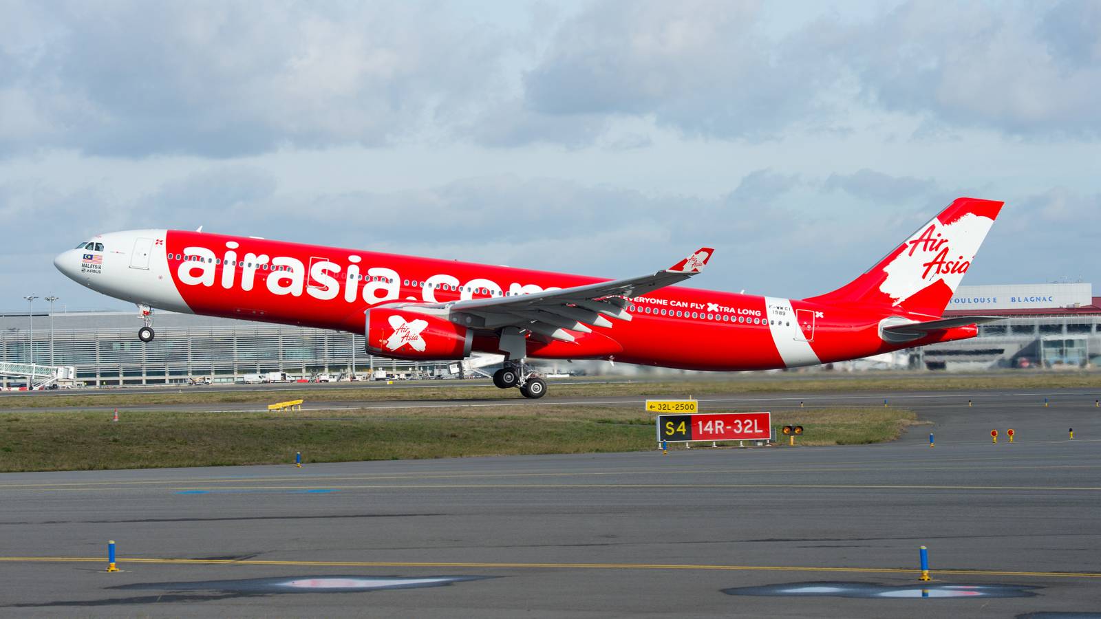 Tony Fernandes Steps Down As AirAsia X Group CEO