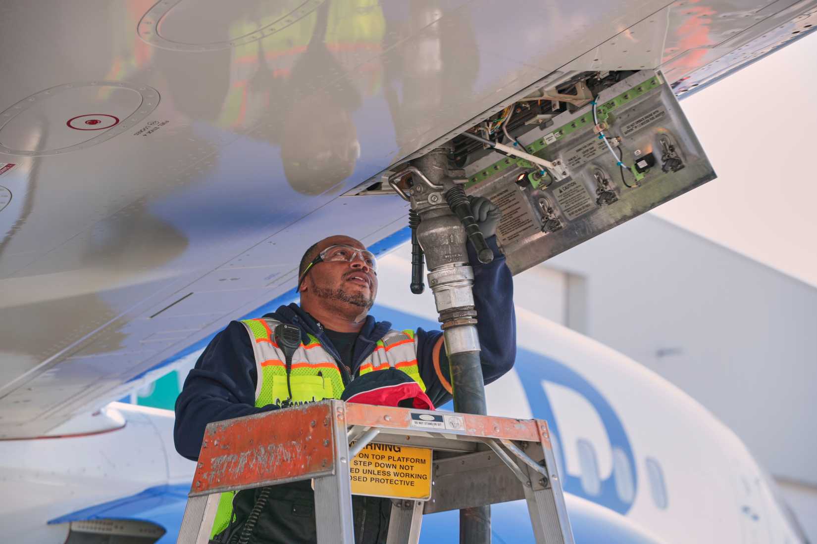 How Does Aircraft Refueling Work?