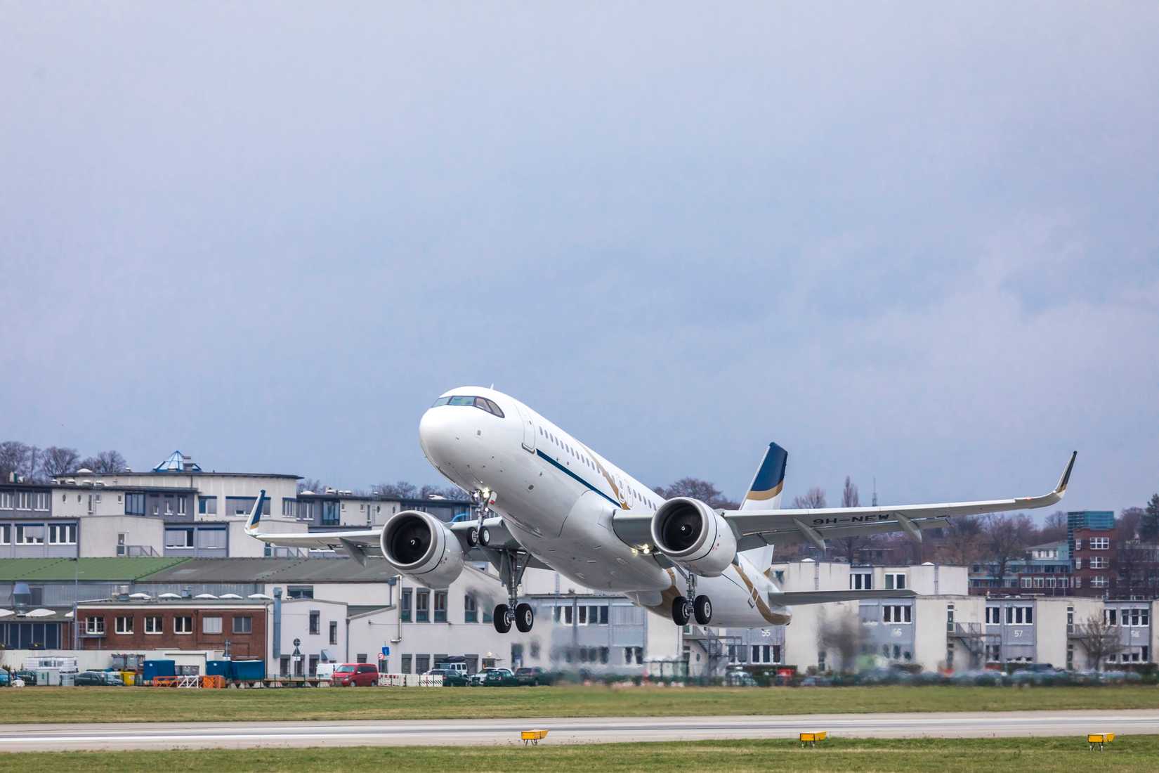 What Are The Hourly Operating Costs Of The Airbus A320 Family's Variants?