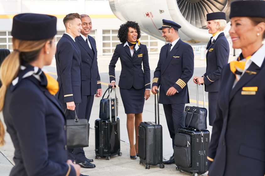 The Difference Between A Captain & A First Officer