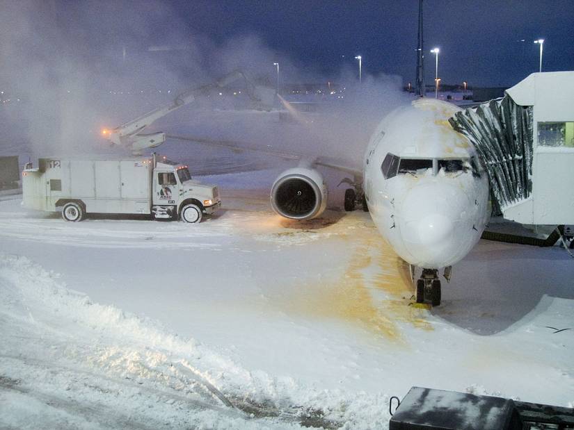 How Aircraft Ground De-Icing And Anti-Icing Works