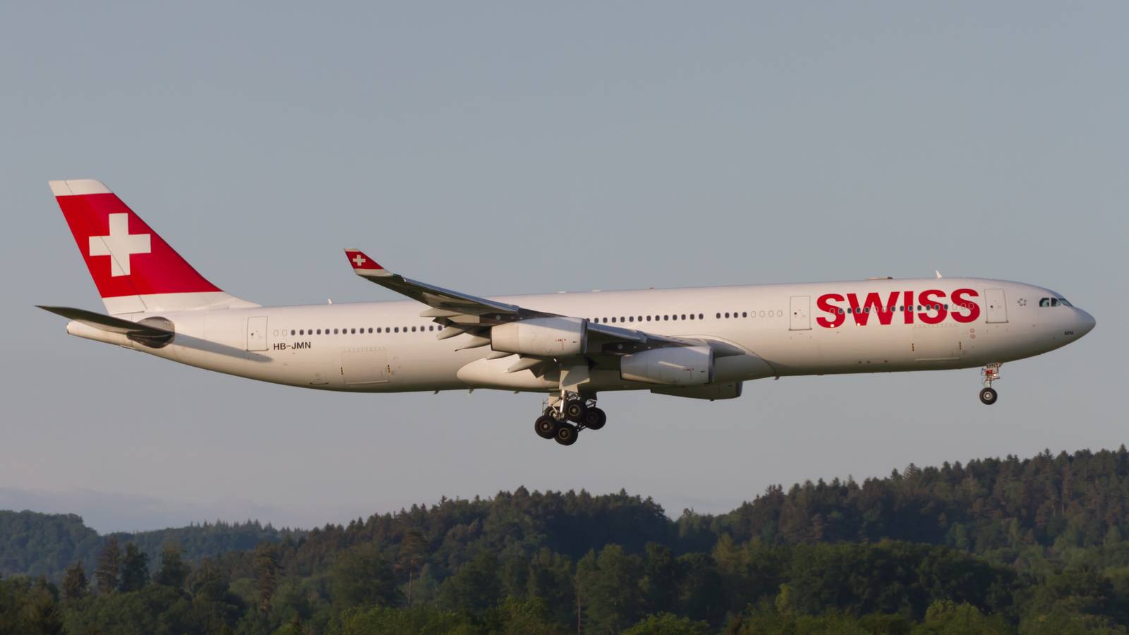 SWISS Begins Installing New Premium Economy Class On Its Airbus A340 ...
