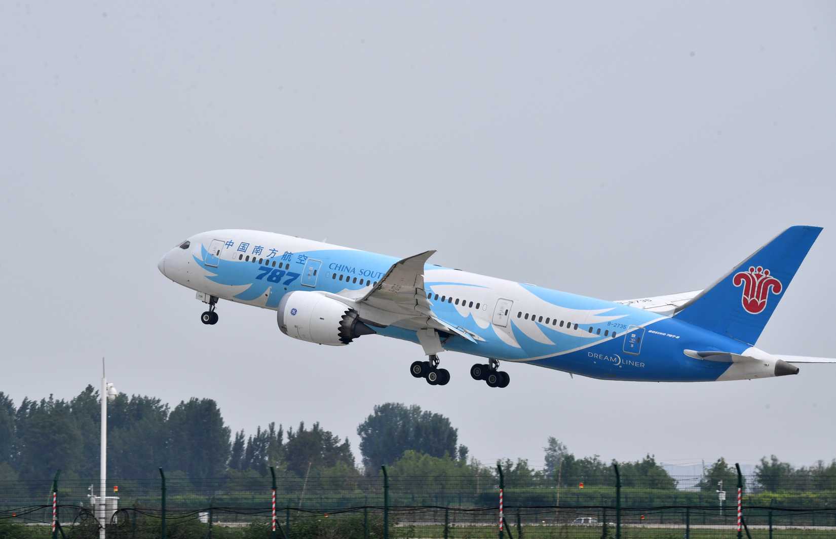 China Southern Airlines Boeing 787 Suffers Structural Damage After Tail ...