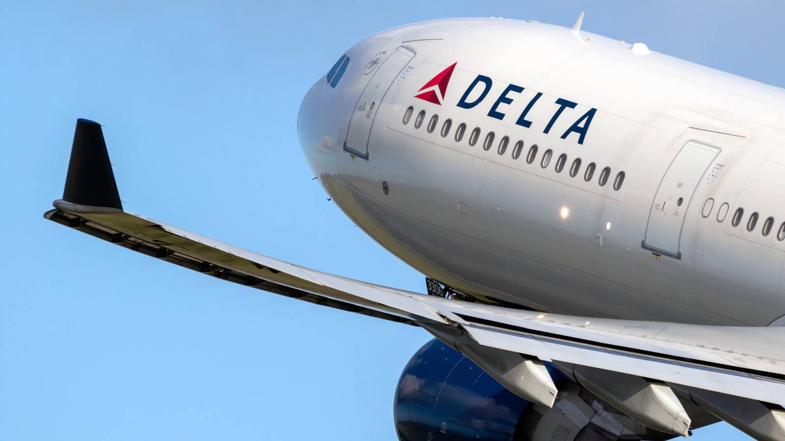 Snapshot: A Day Inside Delta’s Enormous Atlanta Hub Analyzed