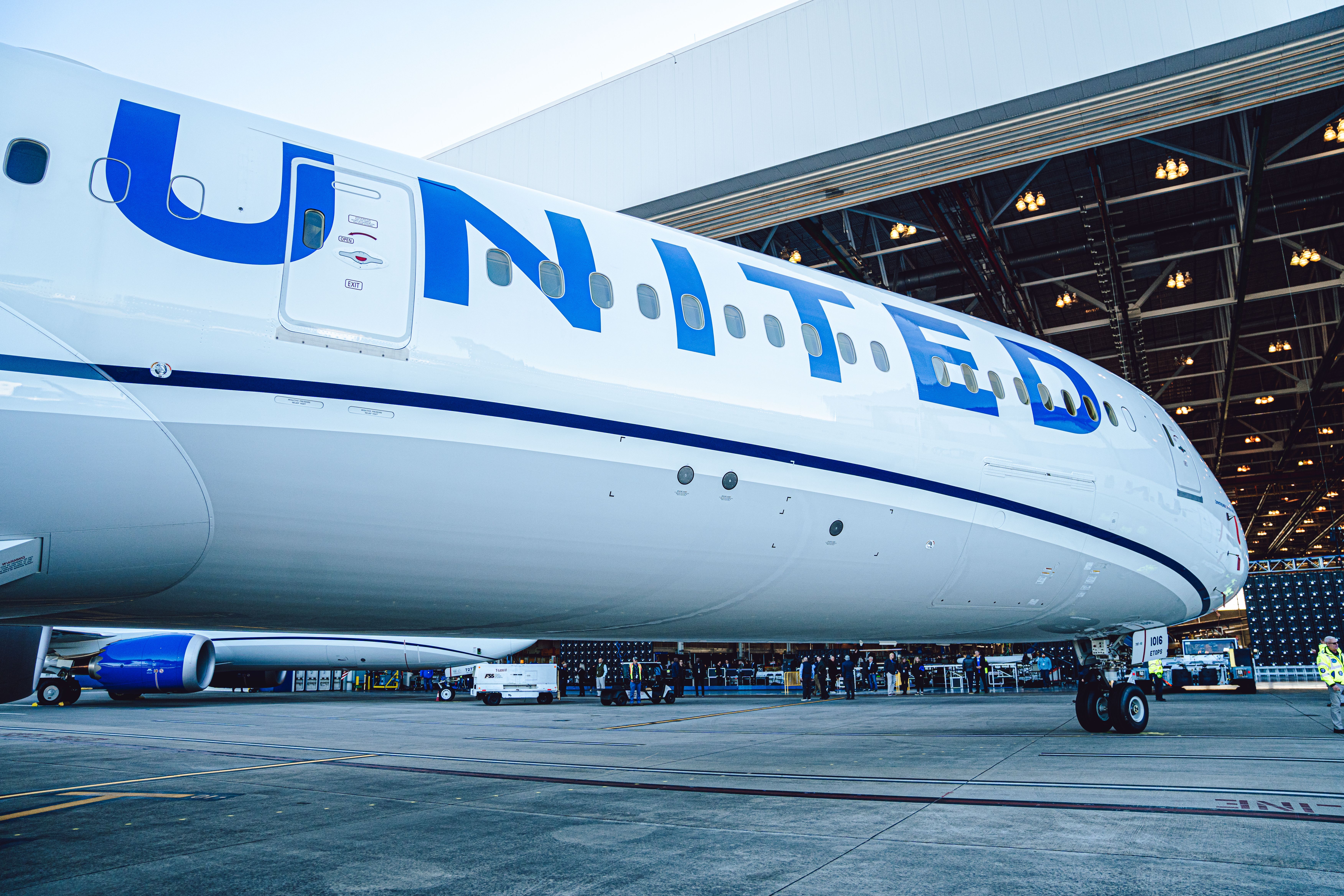 Body Found In United Airlines Boeing 787 Wheel Well After Landing At ...