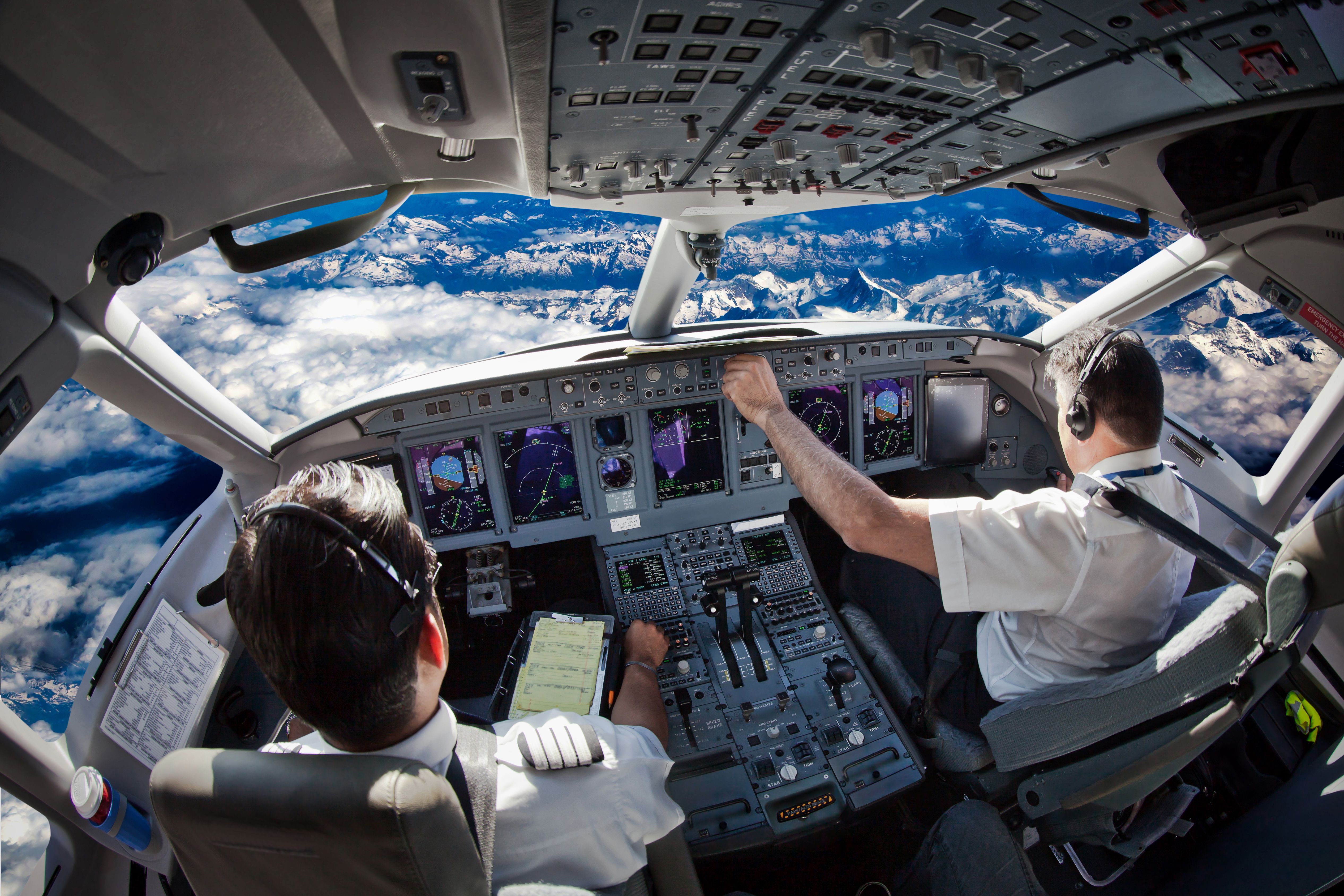 How Many Hours & Cycles Do Pilots Amass In 12 Months?