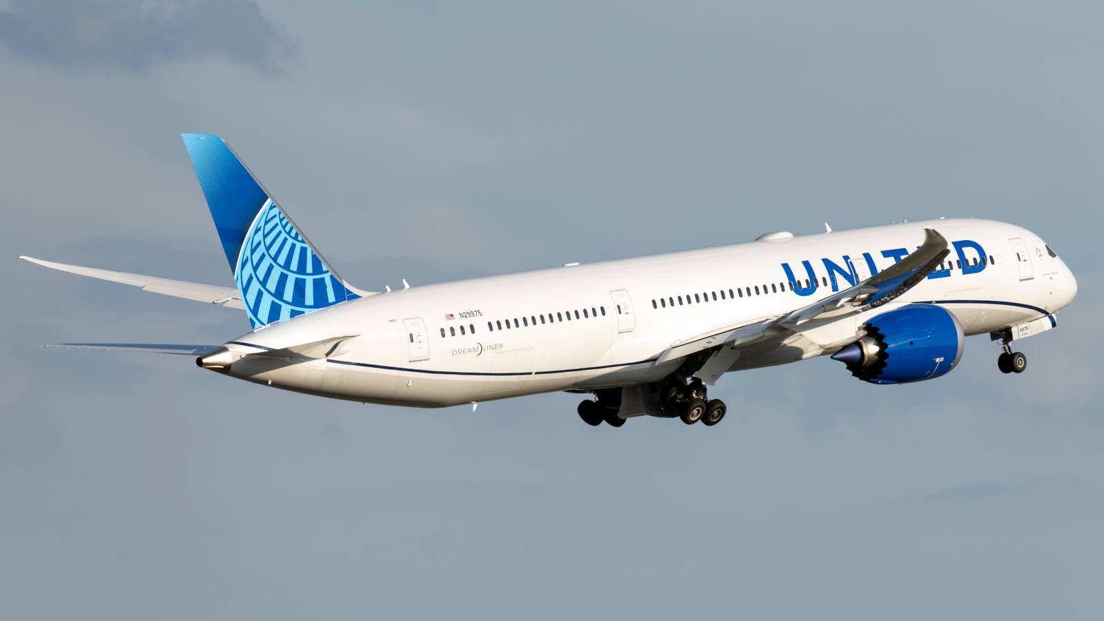 United Airlines Boeing 787-9 Flying To Sydney Makes Emergency Landing ...