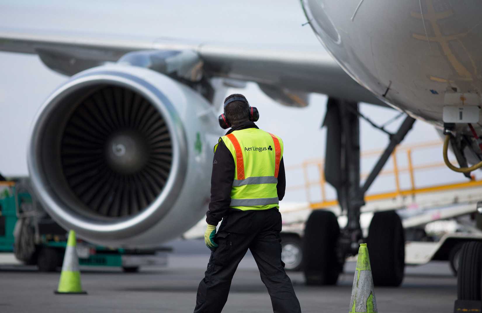 What Does It All Mean? A Brief Guide To Hand Signals On An Airport Apron