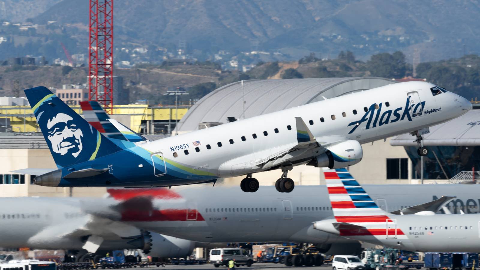 Alaska Airlines Is Bringing Streaming Capable WiFi To Its Embraer E175s