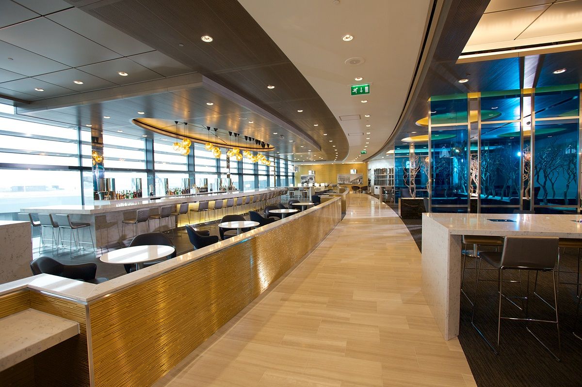 What Perks Come With The United Club Infinite Card?