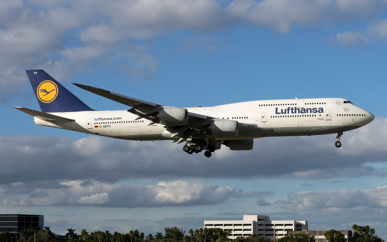 Is A Boeing 747-8 Bigger Than A 747-400?