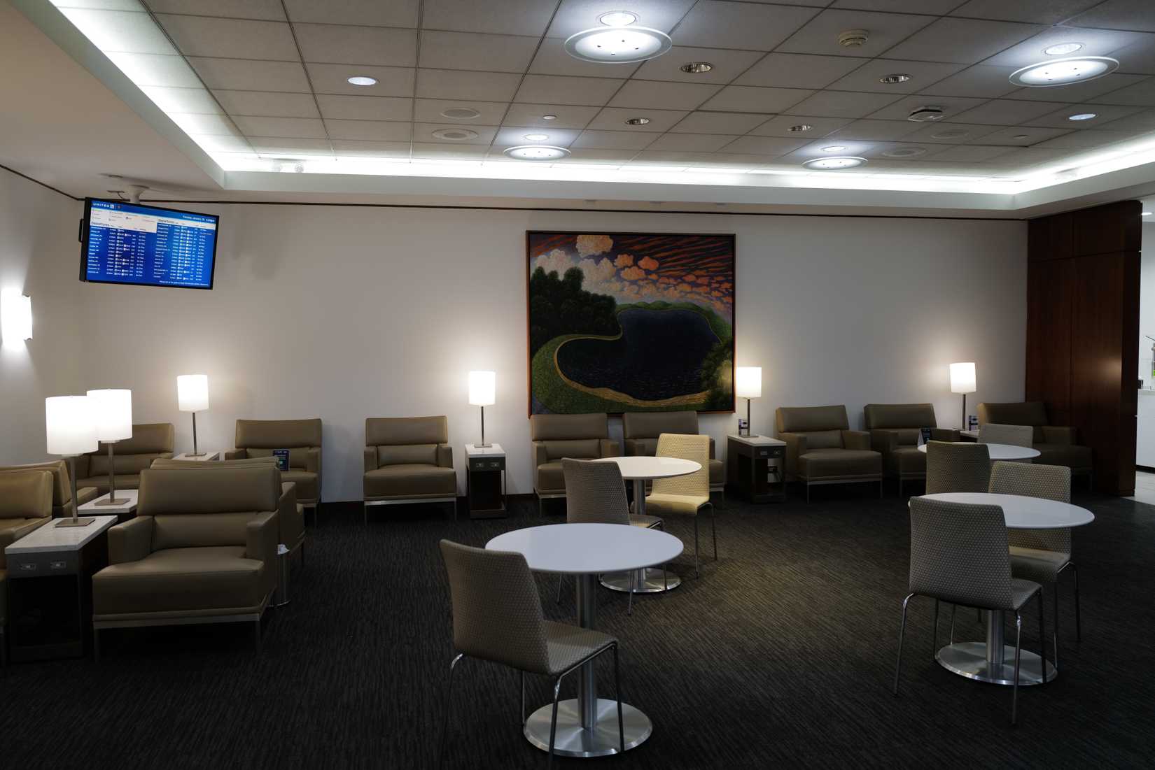 Who Exactly Gets United Airlines Club Lounge Access?