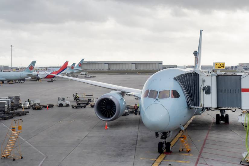 How Do Pilots Park Airplanes?