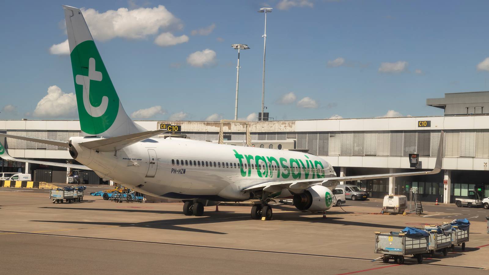 Transavia Boeing 737-800 Damaged By Ground Vehicle With Inactive Brakes