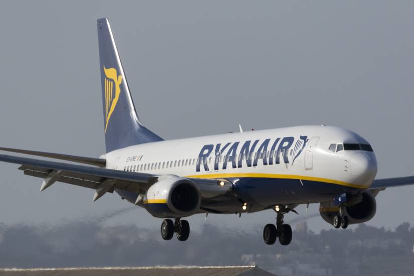 Spain Releases Report On Near Collision Between Ryanair Boeing 737 ...