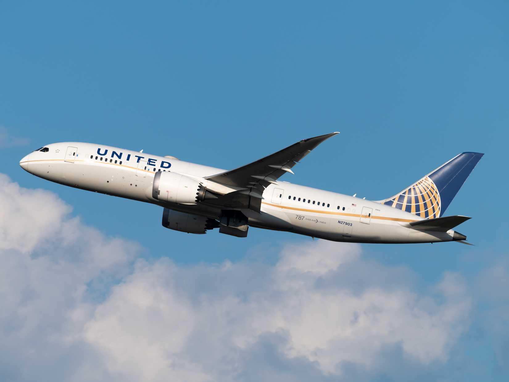 Growth Opportunity: United Airlines Says Passengers Eager To Fly To ...