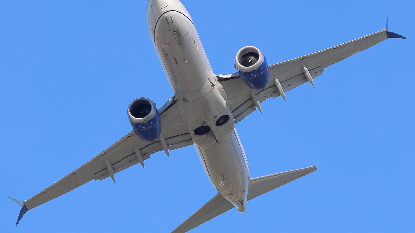 United Airlines Boeing 737 MAX 8 Returns To San Diego International ...