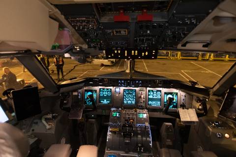 The De Havilland Canada Dash 8-Q400: A Complete History