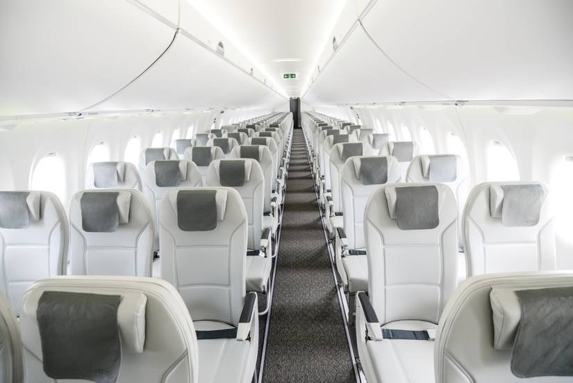 Are There Any Advantages To Sitting In The Middle Seat On A Plane?