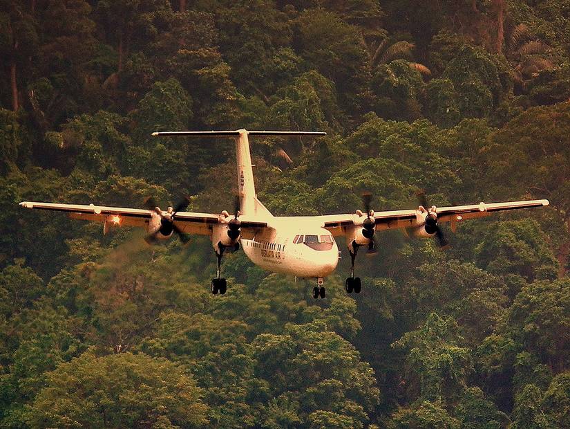 The Story Of The De Havilland Canada Dash 7's Development & Entry Into ...
