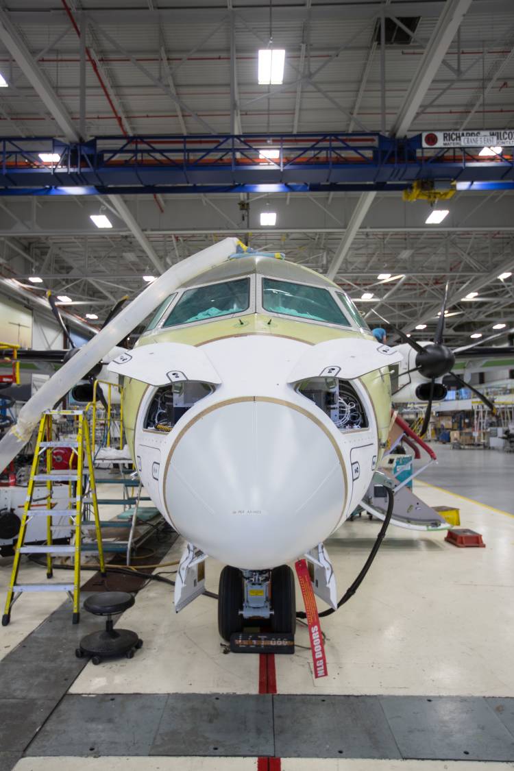 The De Havilland Canada Dash 8-Q400: A Complete History