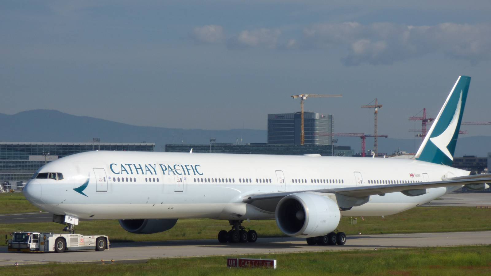 Growing Traffic Prompts Cathay Pacific To Reopen 'The Deck' Lounge In ...