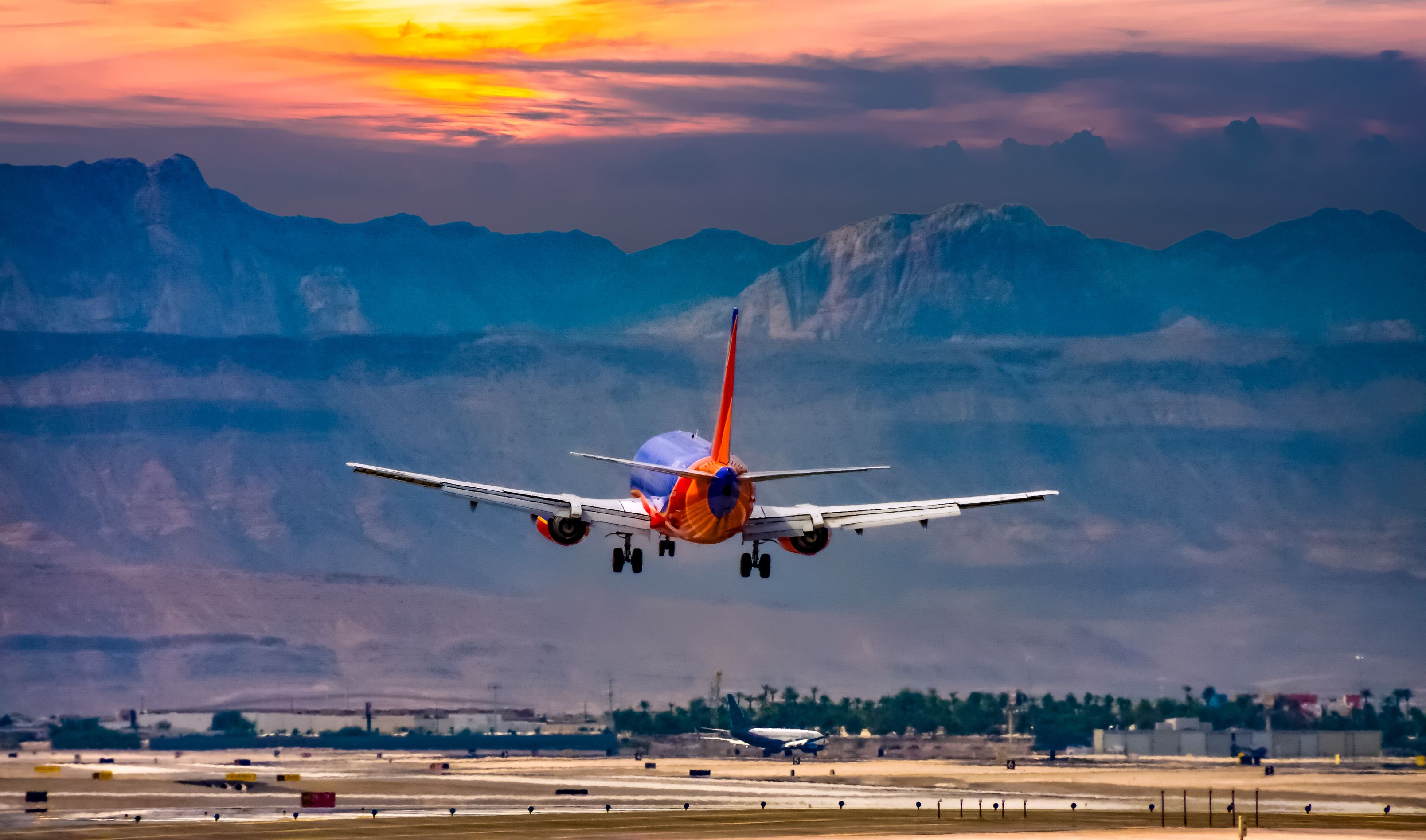 What's The Slowest Speed A Commercial Aircraft Can Safely Fly At?