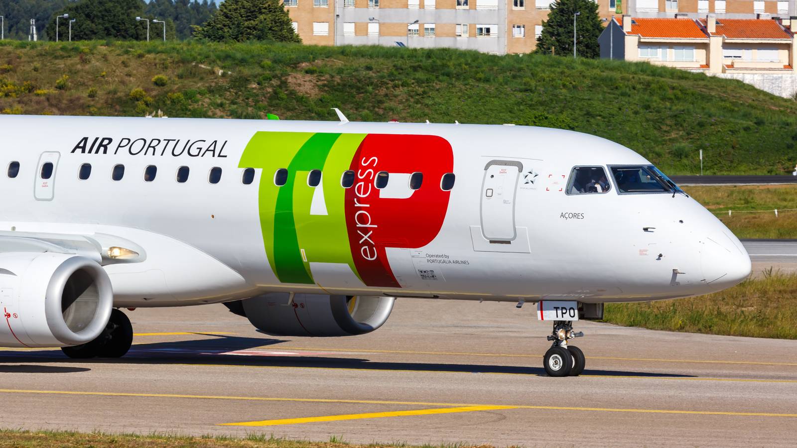 TAP Air Portugal Names An Embraer E190 After The Town Of Cascais