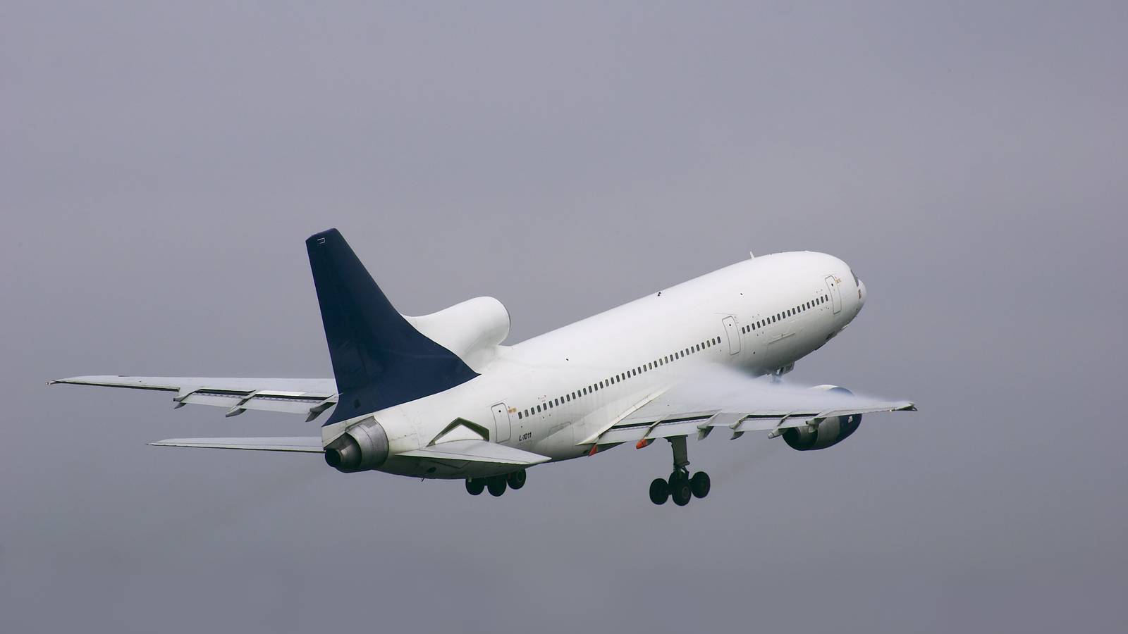What Happened To 2-5-2 Aircraft Seating Configurations?