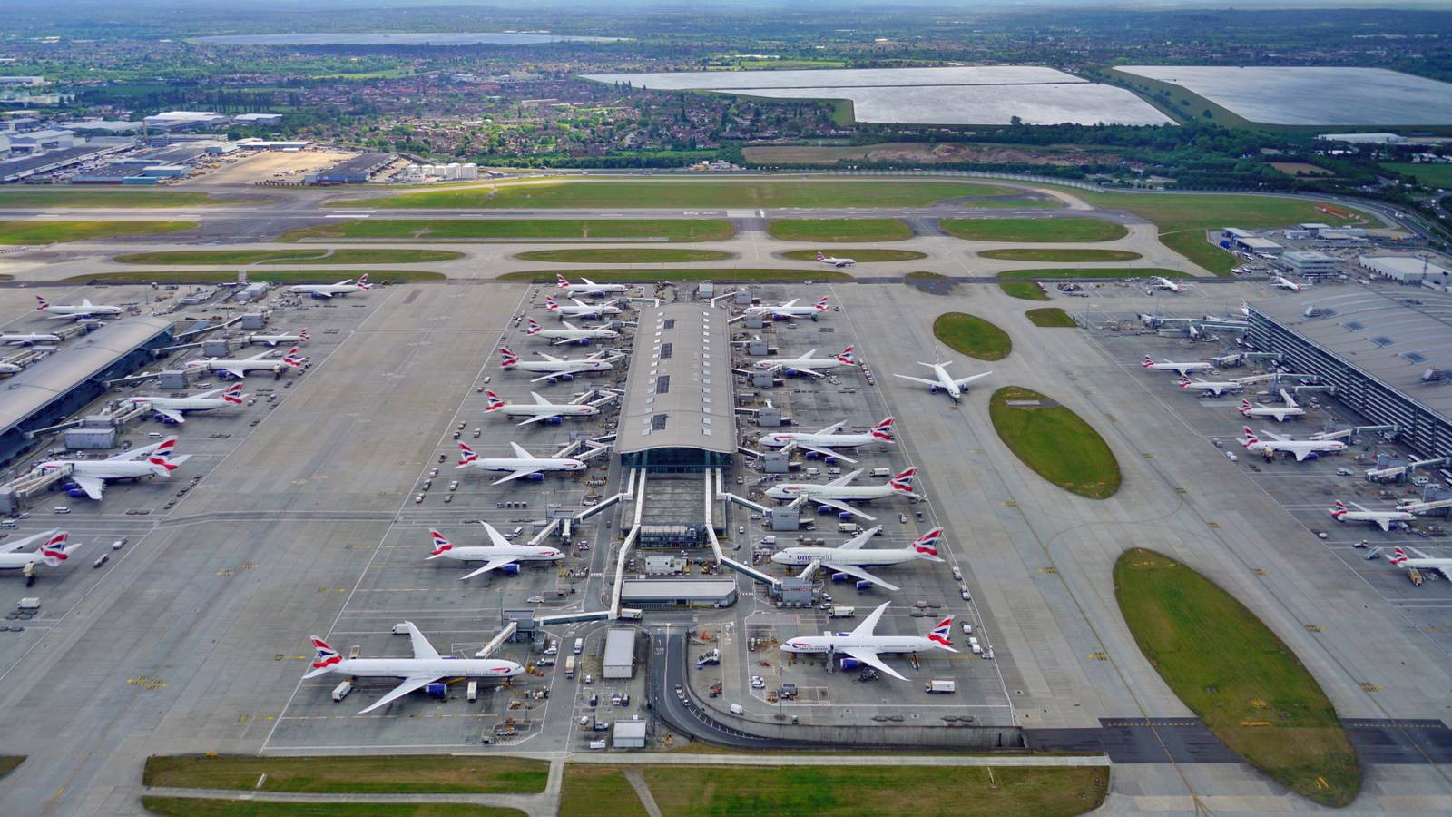 Airlines Victorious As CAA Caps London Heathrow Airport Passenger Fees