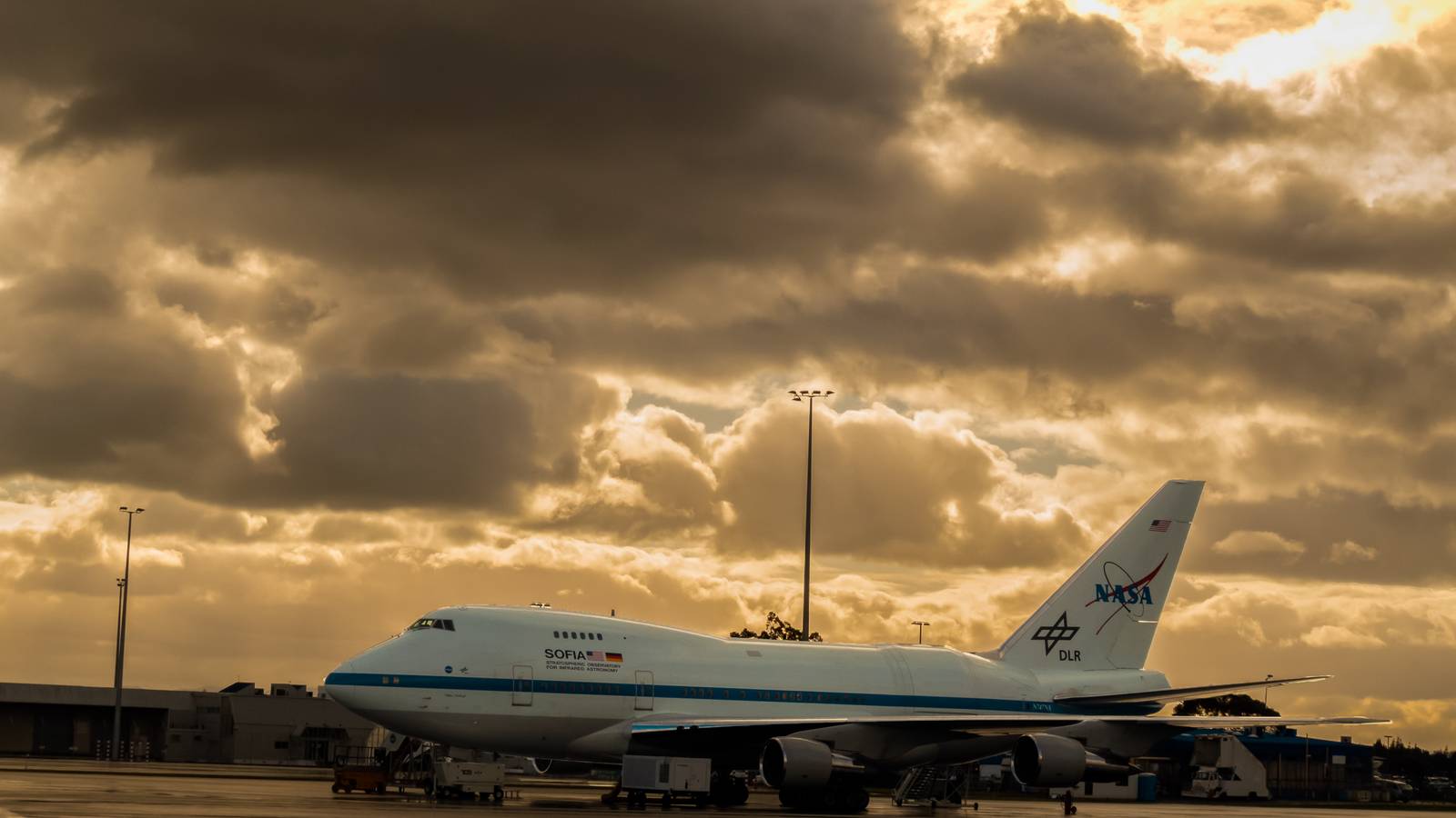 NASA's SOFIA Boeing 747 Has Telescope Component Removed In Arizona