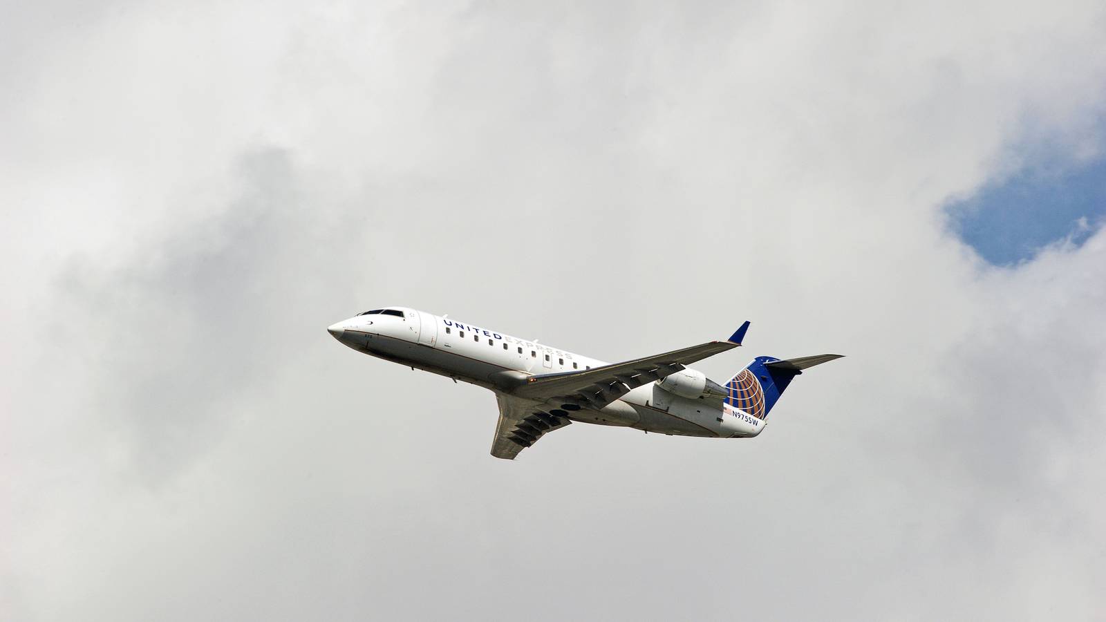 United Express CRJ200 Diverts To Pierre Following Engine Failure