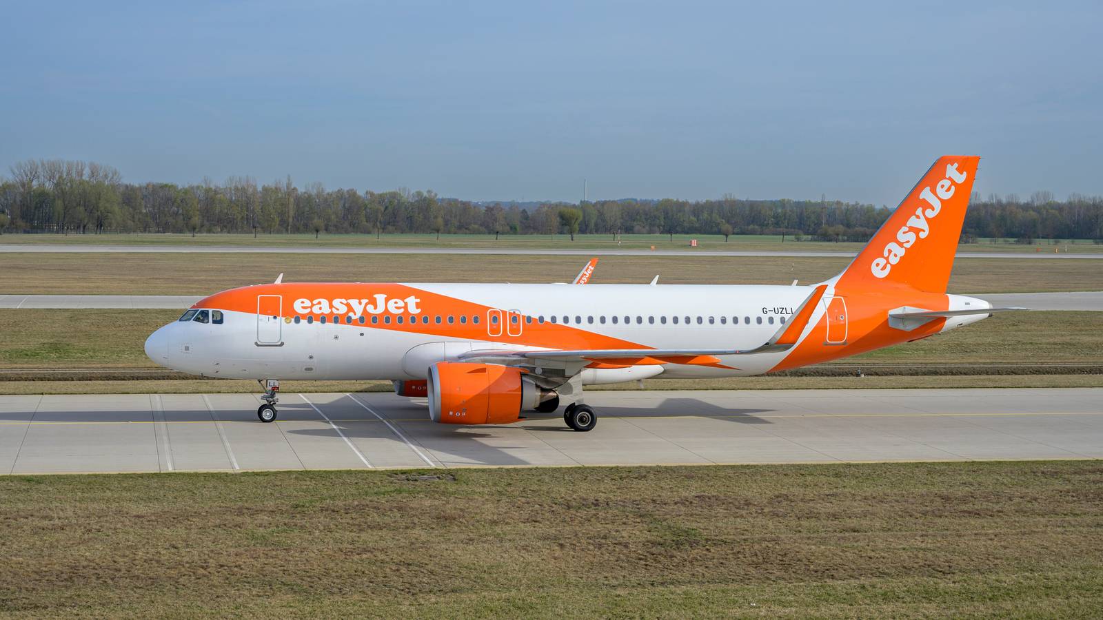 easyJet Airbus A320 Diverts To Split After Crew Member Is Incapacitated