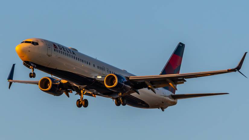 Delta Air Lines Signs Agreement For SAF At Los Angeles International ...