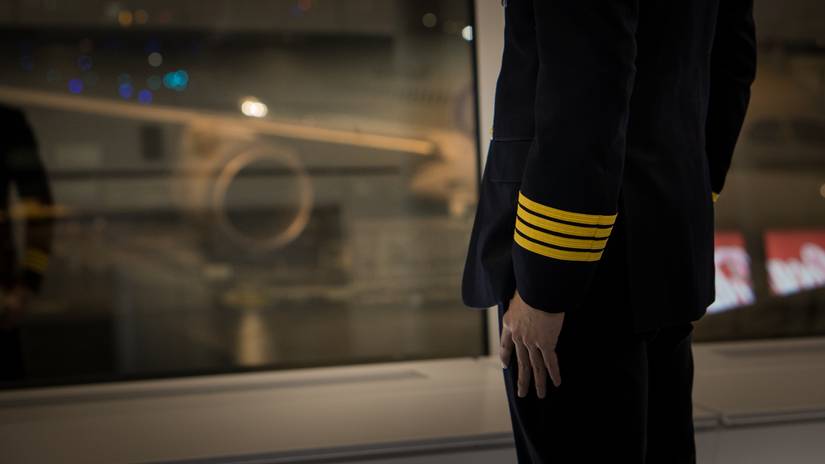 How Do Standby Shifts Work For Pilots?