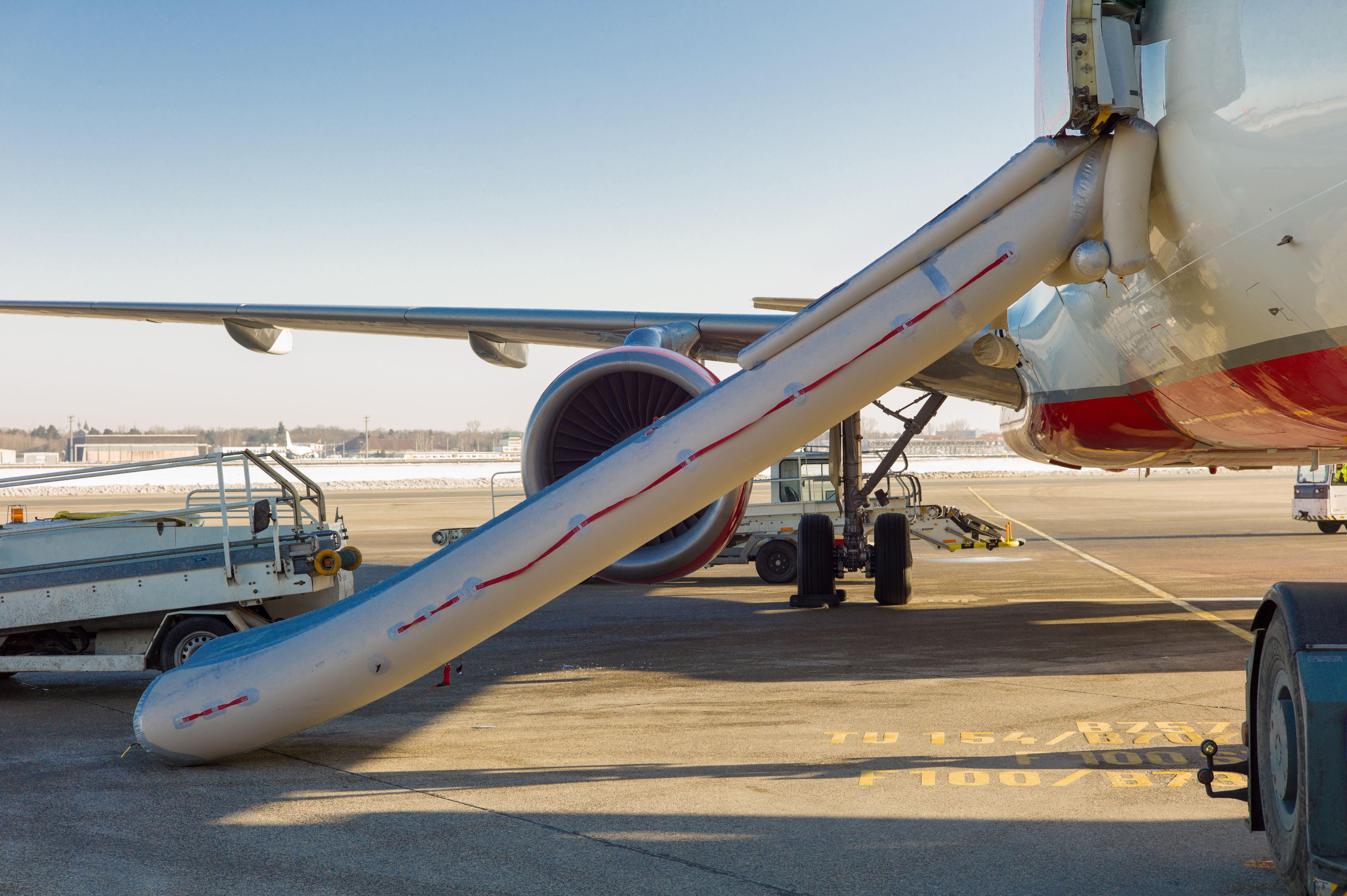 Delta Air Lines Boeing 767 Slide Blown On Top Of Catering Truck At ...