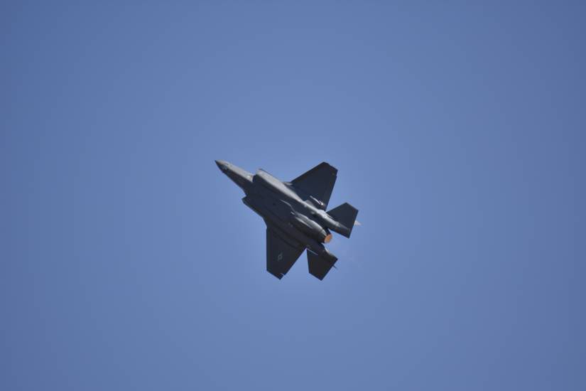 How Do Fighter Jets Fly Upside-Down?