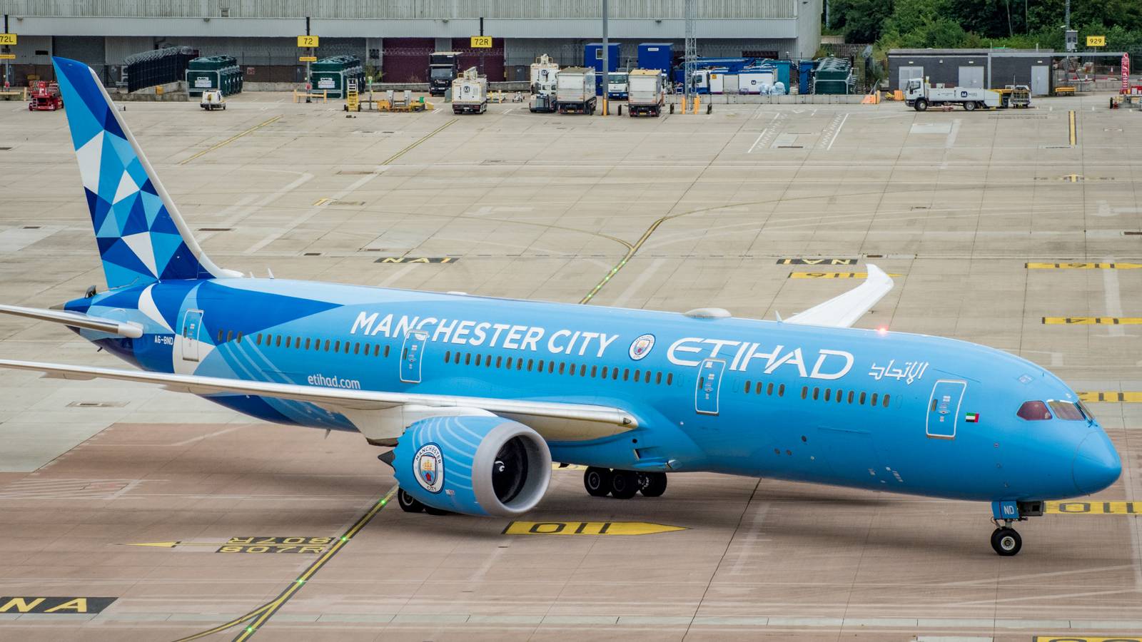 Etihad Boeing 787 With Special Manchester City Livery Takes UCL Winners ...