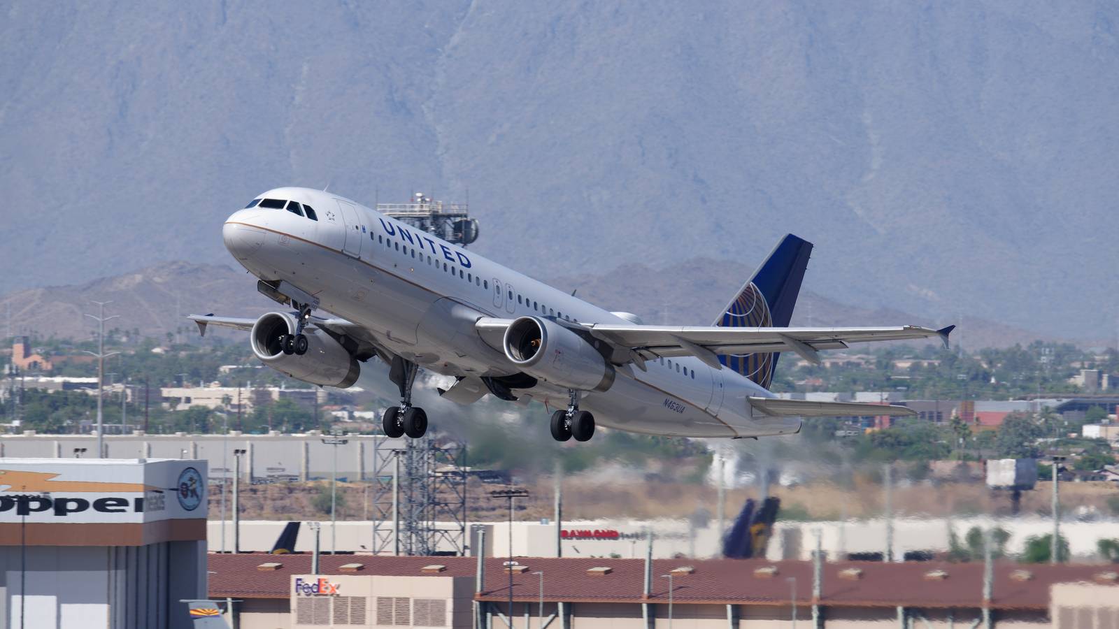 United Airlines Airbus A320 Suffers Tail Strike At Houston Intercontinental