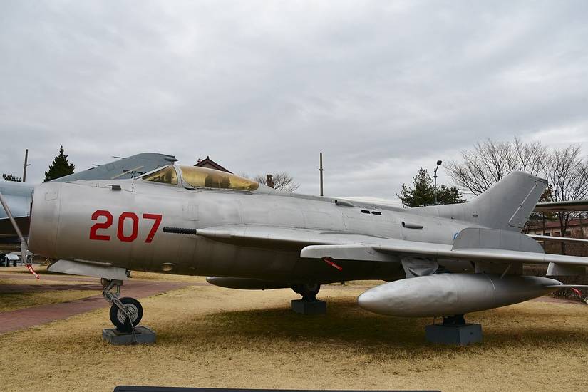 Breaking The Sound Barrier: The Supersonic Era Of Fighter Jets