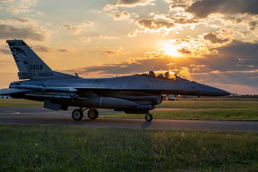 How Much Do Military Pilots Get Paid?