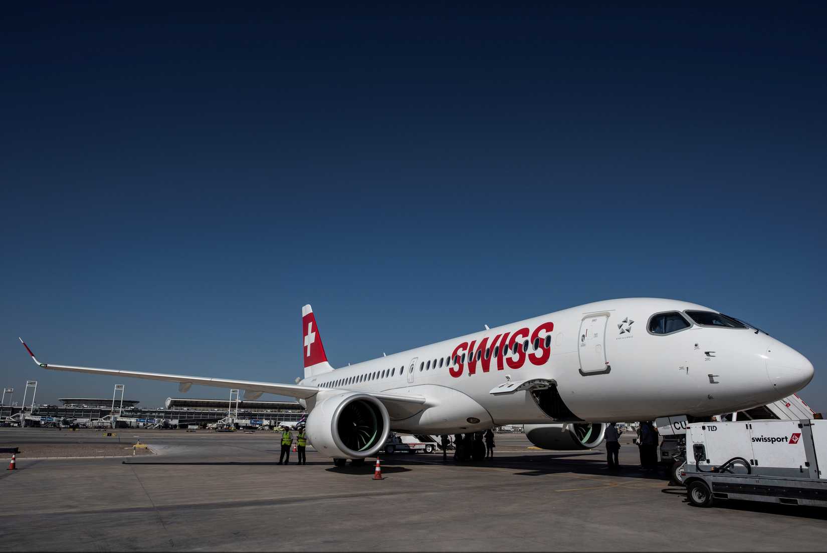Severe Gusts Blow SWISS A220-300 Into Snowbank In Lapland